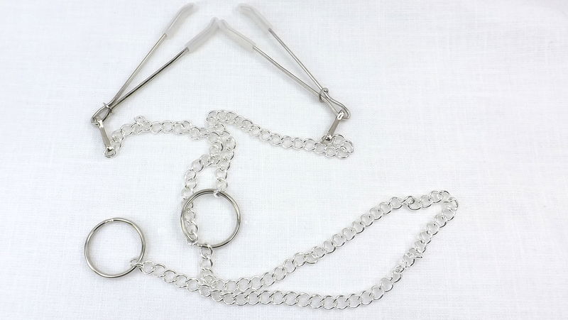 Tweezer clamps with tug chain Nipple Clamps Body Clamps and chains bdsm ...