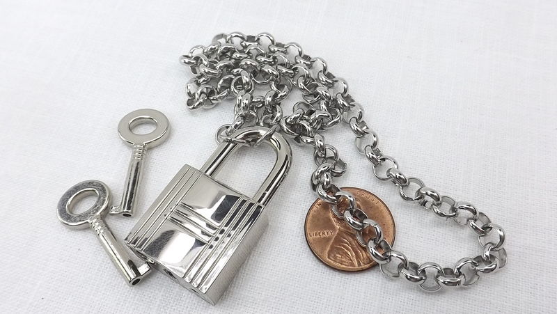 Stainless Steel Chain with Chrome Lock and Two keys. - Pinch the Muse