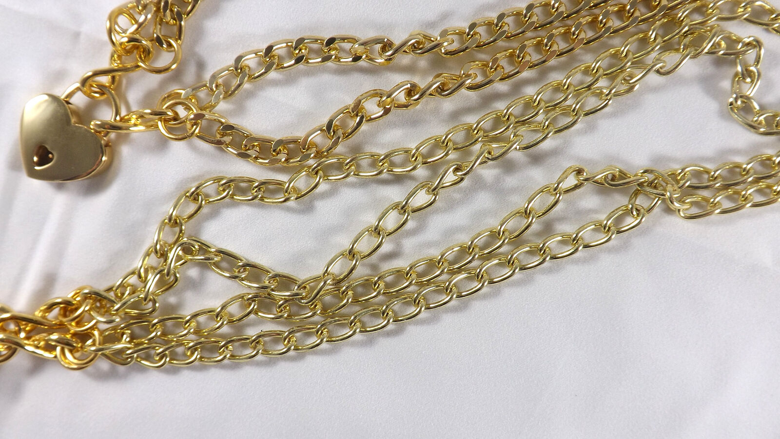 Chains Comparison - Pinch the Muse