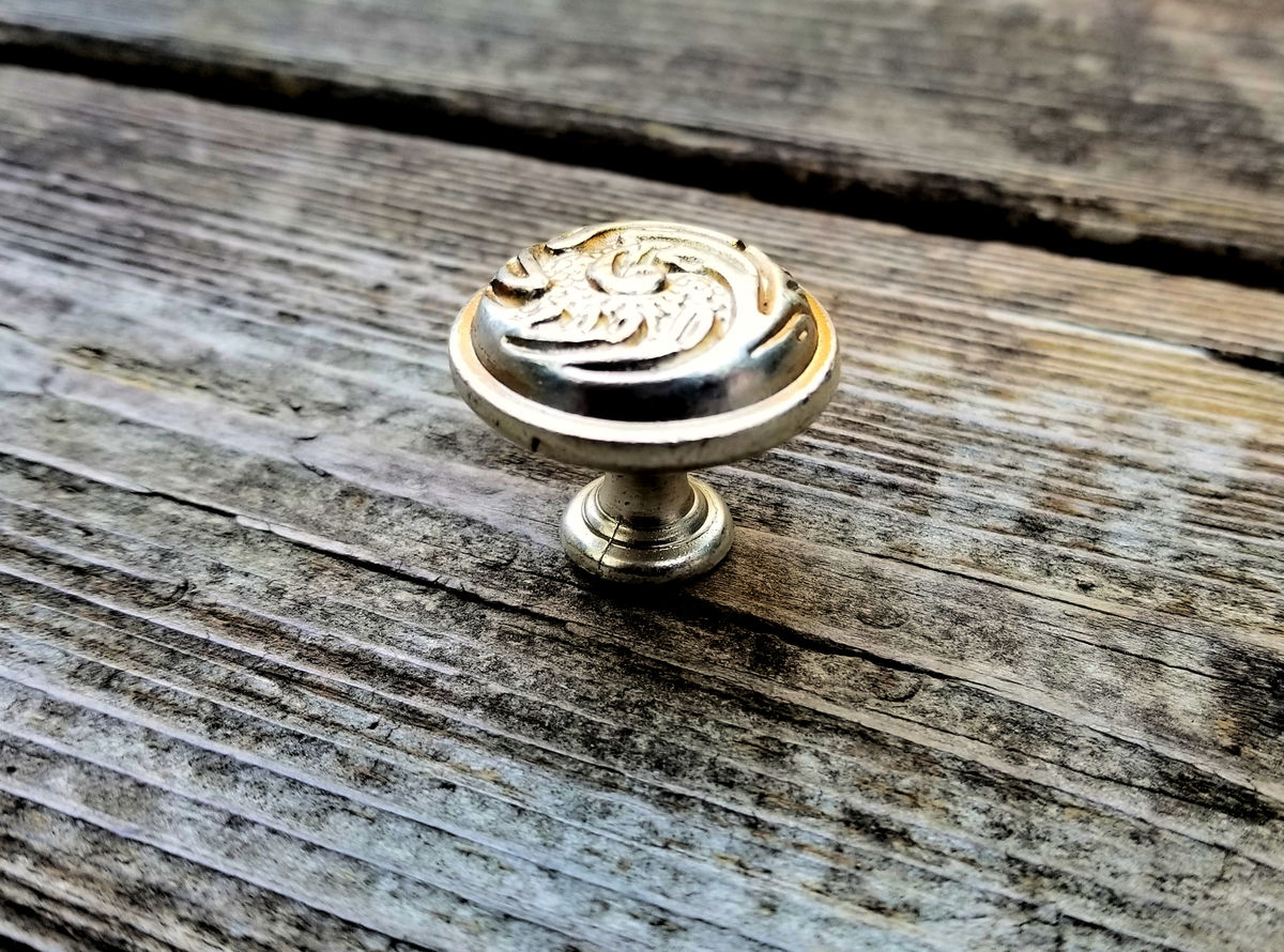 Vintage Inspired Ornate Silver & Champagne Knob - Magical Beans Home