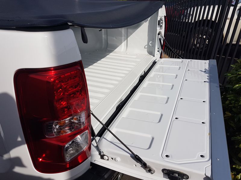 VW Amarok Tailgate Strut Kit - Strut Your Stuff Gas Struts