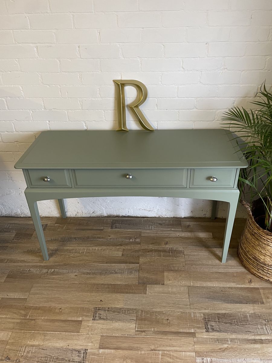 Stag Minstrel 3 Drawer Console/ dressing Table - Roosters