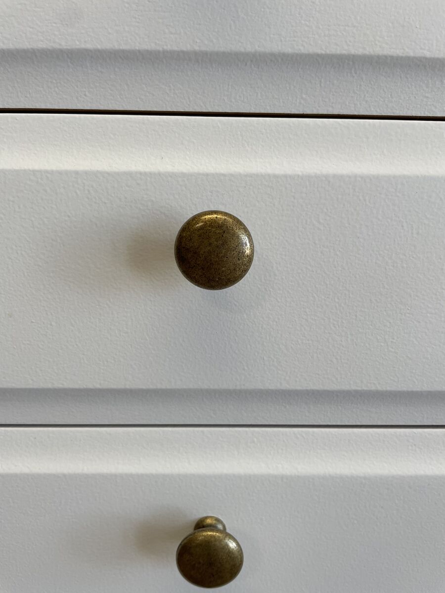 Stag Minstrel Bedsides (2) White, 4 Drawers - Roosters